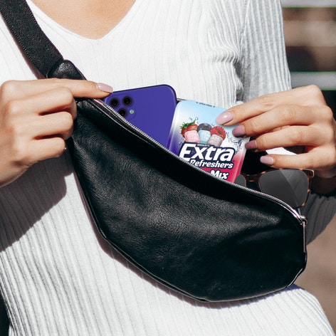 EXTRA Refreshers Berry Mix Sugarfree Chewing Gum, 40-Piece Bottle | EXTRA